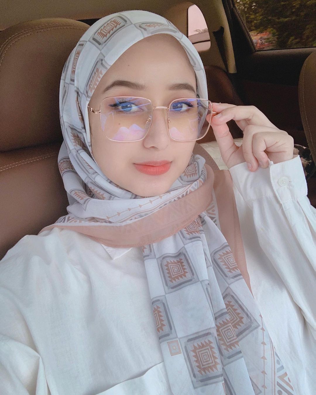 Pijat Panggilan SCBD: Kenikmatan PLUS Bisa Pilih Foto Terapis